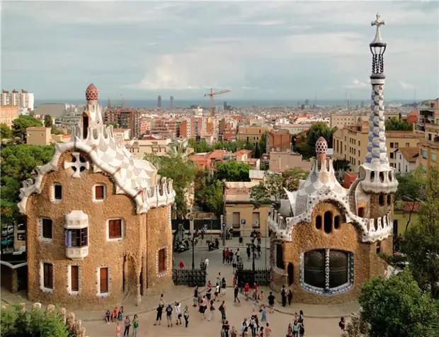 Antonio Gaudi este un arhitect strălucit, un mare modernist.