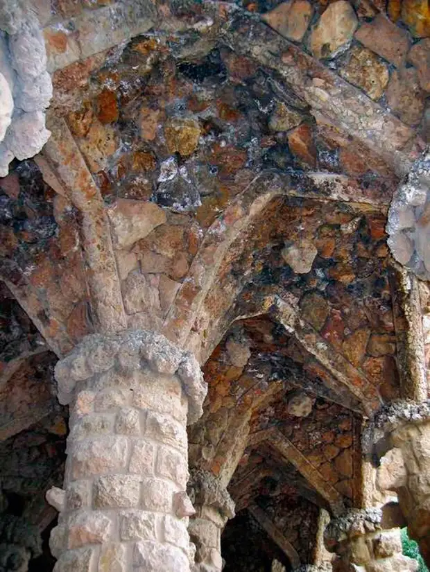 Antonio Gaudi yra puikus architektas, puikus modernistas.