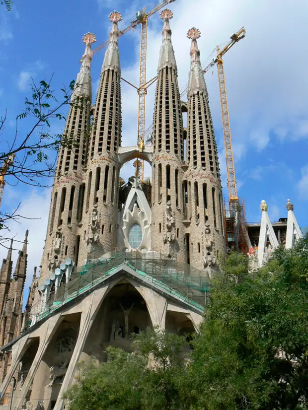 Antonio Gaudi yra puikus architektas, puikus modernistas.