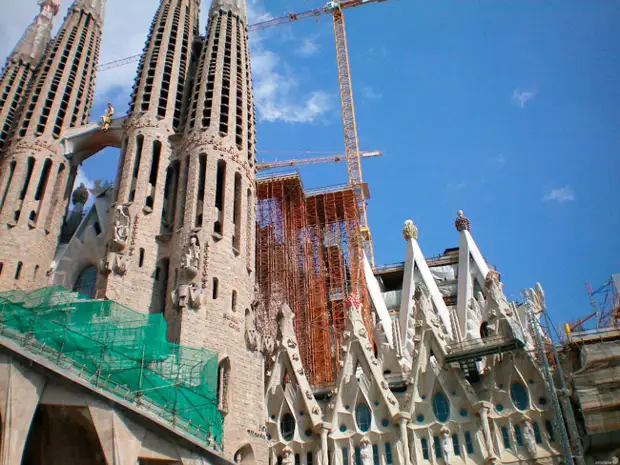 Antonio Gaudi yra puikus architektas, puikus modernistas.