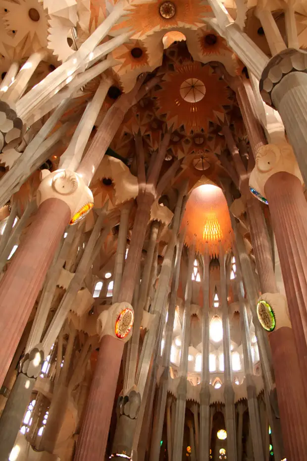 Antonio Gaudi minangka arsitek sing cerdas, modernis sing hebat.