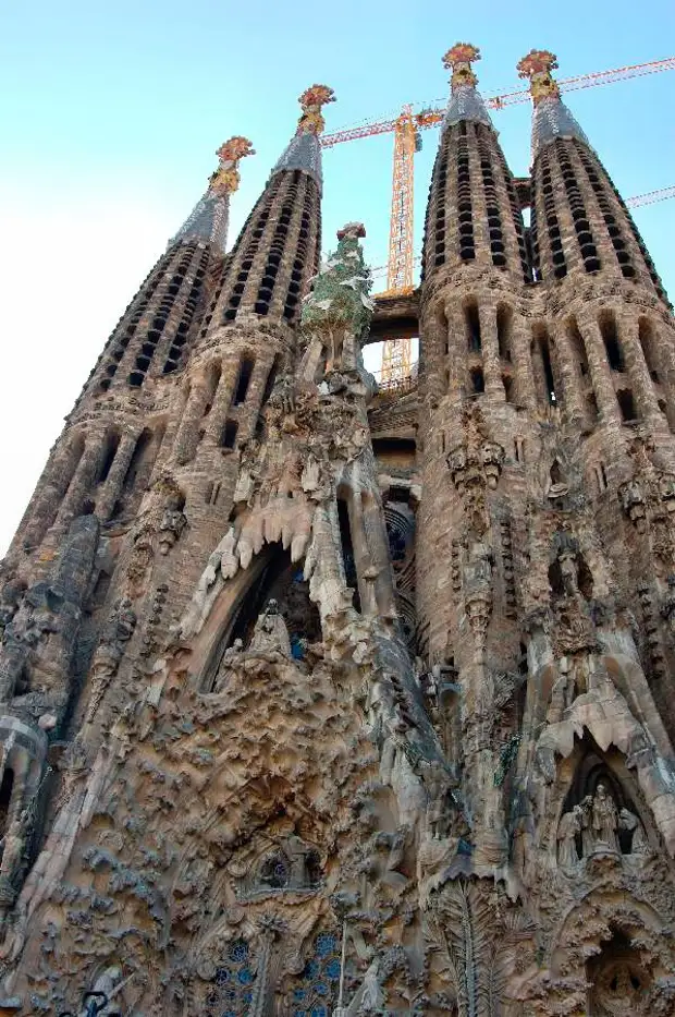 Antonio Gaudi je briljantan arhitekta, veliki modernista.