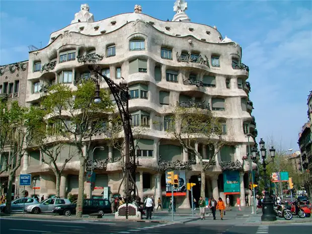 Casa Mila af Antonio Gaudi