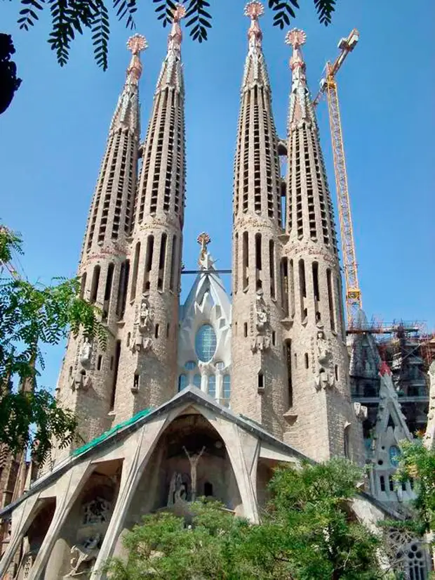 Antonio Gaudí és un arquitecte brillant, un gran modernista.