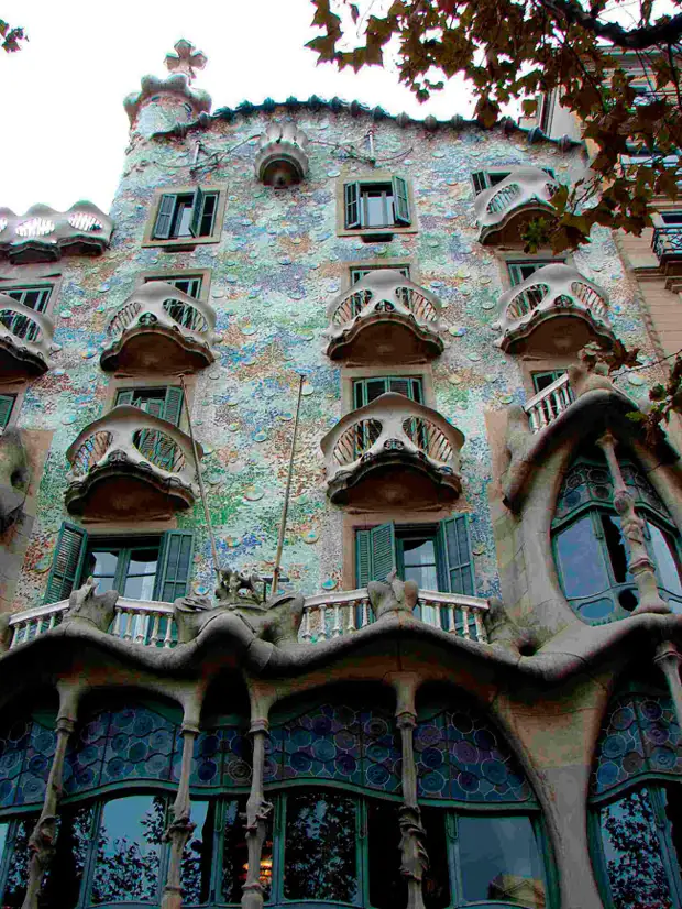 Antonio Gaudi është një arkitekt i shkëlqyer, një modernist i madh.