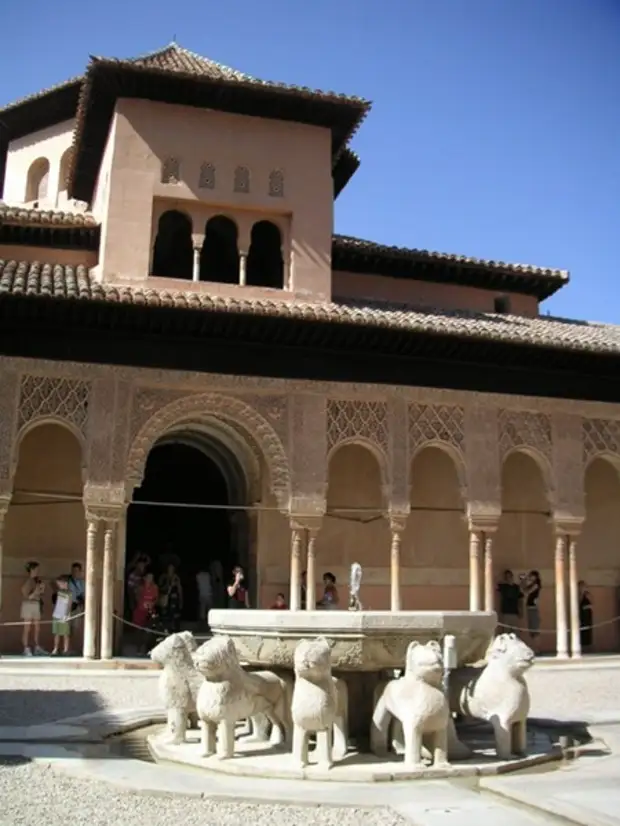 El_patio_de_los_leones_de_la_alhambra