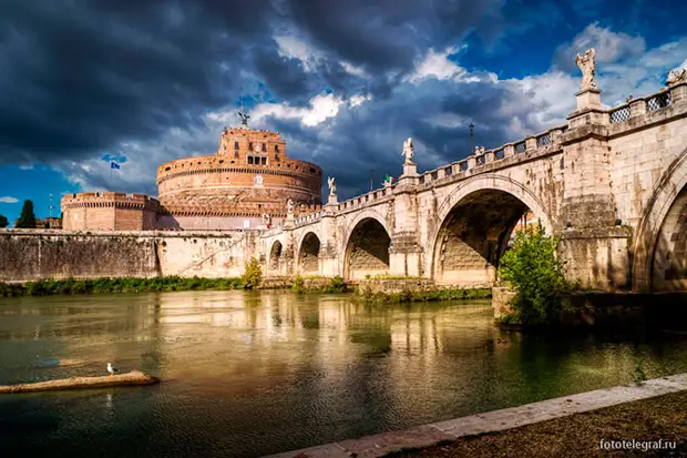 Roma'da dolaşmak. Kutsal Melek Kalesi.