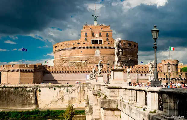 Roma'da dolaşmak. Kutsal Melek Kalesi.