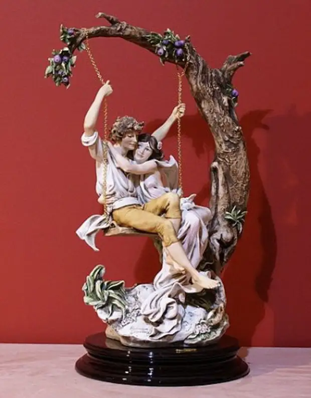 PORCELAIN WORLD. PREKRASNE STATUETE