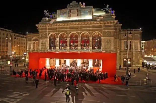 Bola Bola VIENNA.