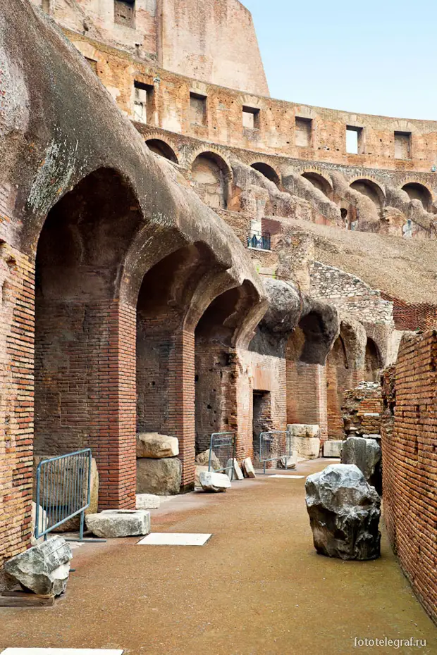 Ukuhamba uzungeze iRoma. IColiseum