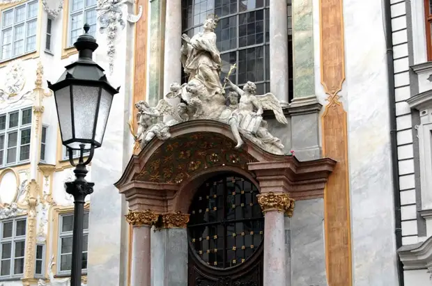 Kereke ea Azamkirche. Munich, Jeremane.