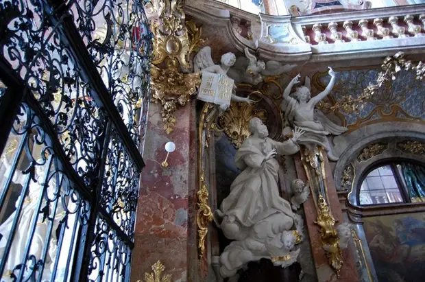 Kereke ea Azamkirche. Munich, Jeremane.