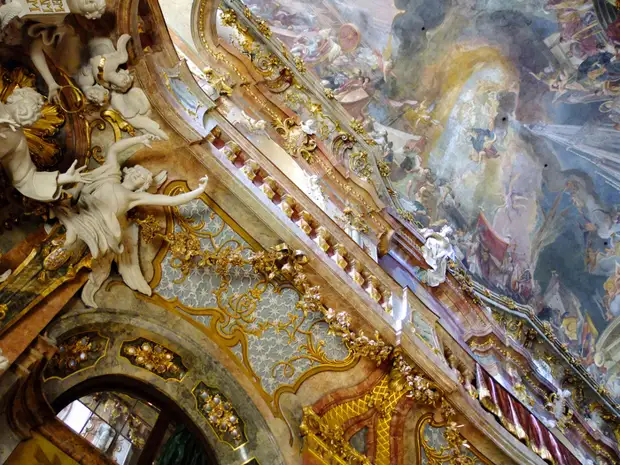 Ekalesia Azamkirche. Munich, Siamani.