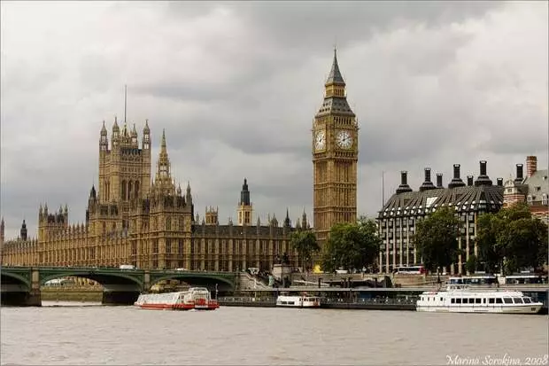 Elizabeth Tower / Big Ben /. Birləşmiş Krallıq...