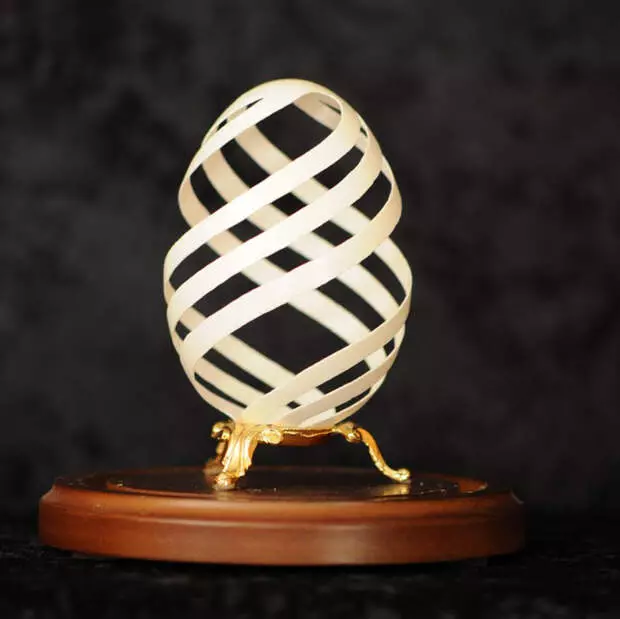 Ọmarịcha Briain Baity Egg Scarloop Carving